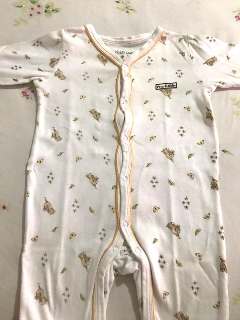 Peter rabbit sleepsuit, Bayi & Anak, Baju Bayi di Carousell