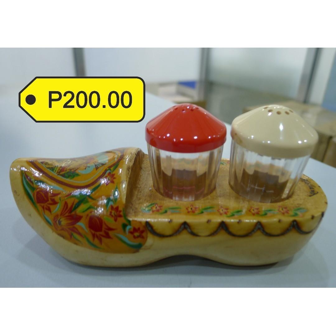 SALT PEPPER JAR, Furniture & Home Living, Cleaning & Homecare Supplies ...