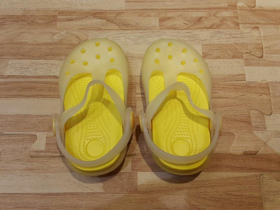 Crocs baby, Bayi & Anak, Baju Bayi di Carousell