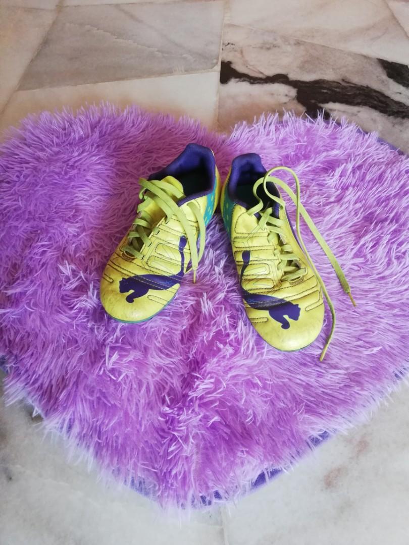 Kasut bola budak puma, Men's Fashion, Activewear on Carousell
