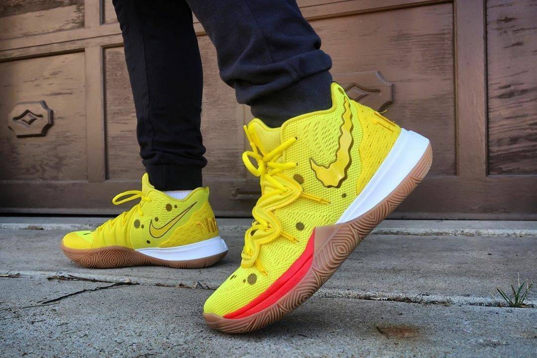 NIKE KYRIE 5 COLLABS SPONGEBOB, Fesyen Pria, Sepatu , Sneakers di Carousell