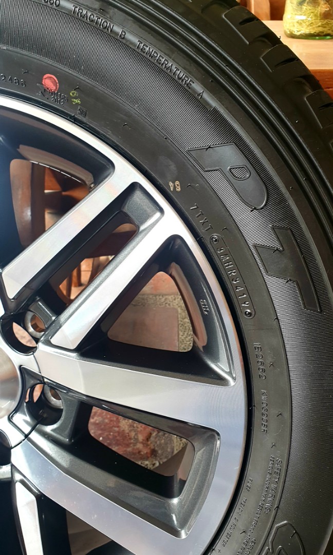 Toyota Fortuner V 2020 Original Stock Wheel Set of 4, Car Parts ...