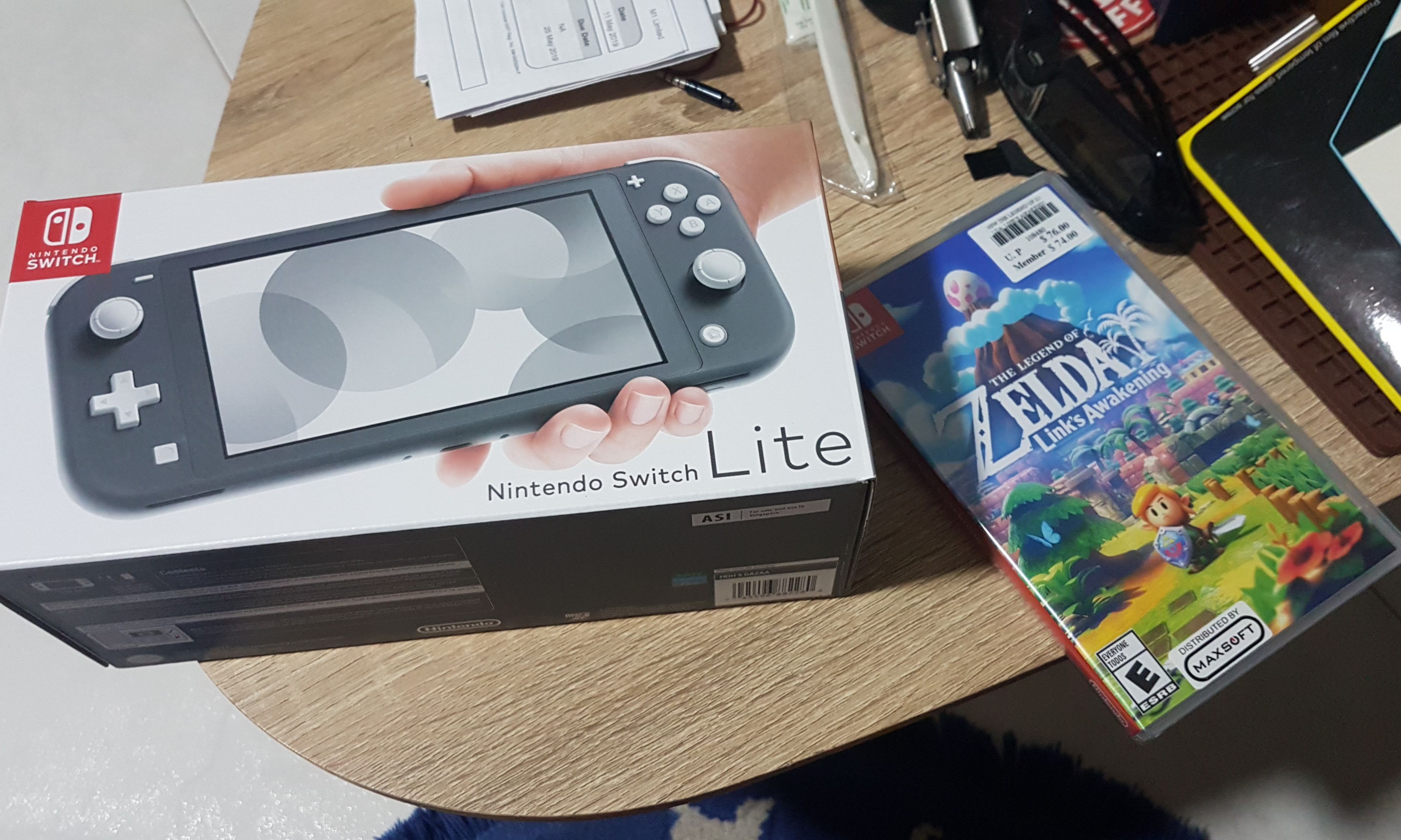 zelda link awakening and NS Lite gray Color., Video Gaming, Video Games ...