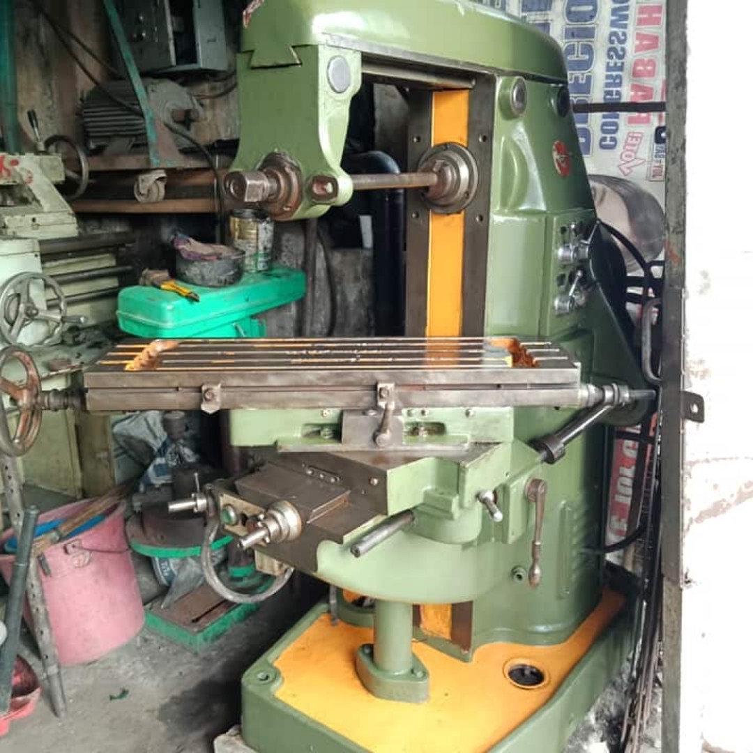 1 UNIT MILLING MACHINE, Commercial & Industrial, Industrial Equipment ...