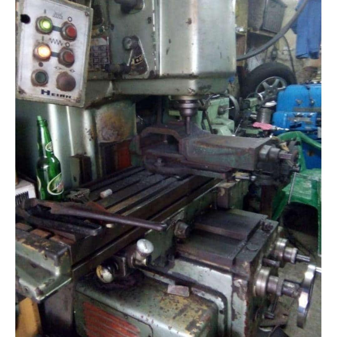 1 UNIT MILLING MACHINE, Commercial & Industrial, Industrial Equipment ...