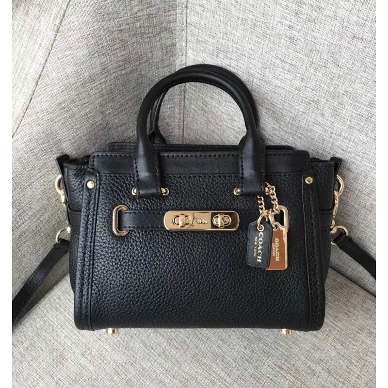 Coach Swagger 20 Black, Fesyen Wanita, Tas & Dompet di Carousell