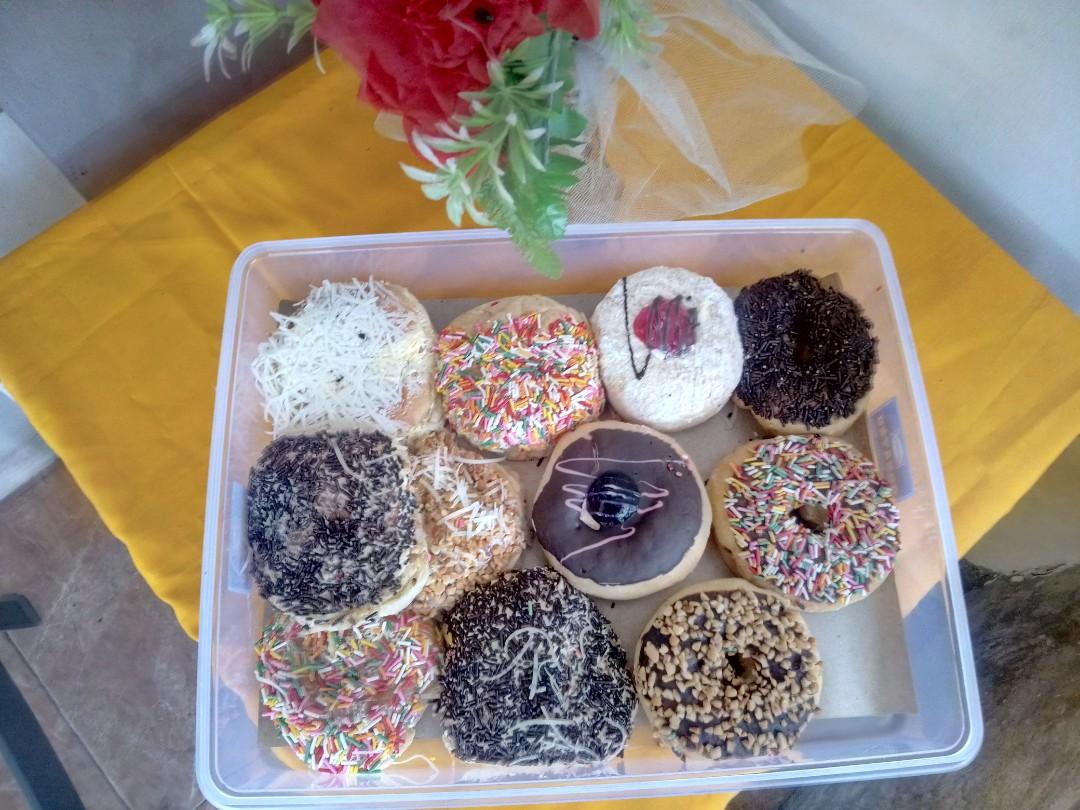 Donat dan roti varian rasa, Makanan & Minuman, Kue-kue di Carousell