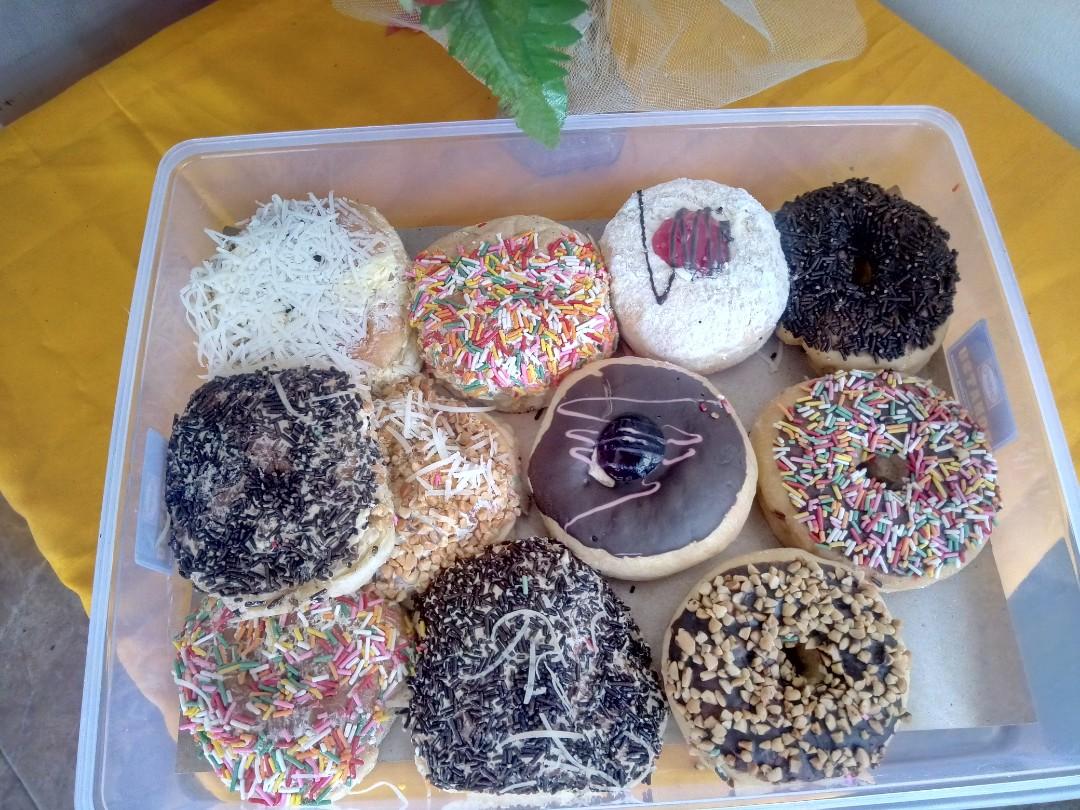 Donat dan roti varian rasa, Makanan & Minuman, Kue-kue di Carousell