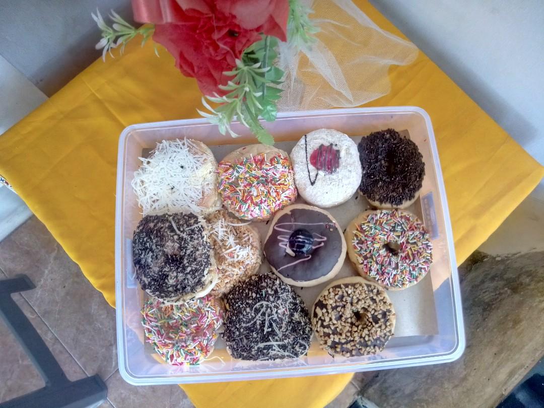 Donat dan roti varian rasa, Makanan & Minuman, Kue-kue di Carousell