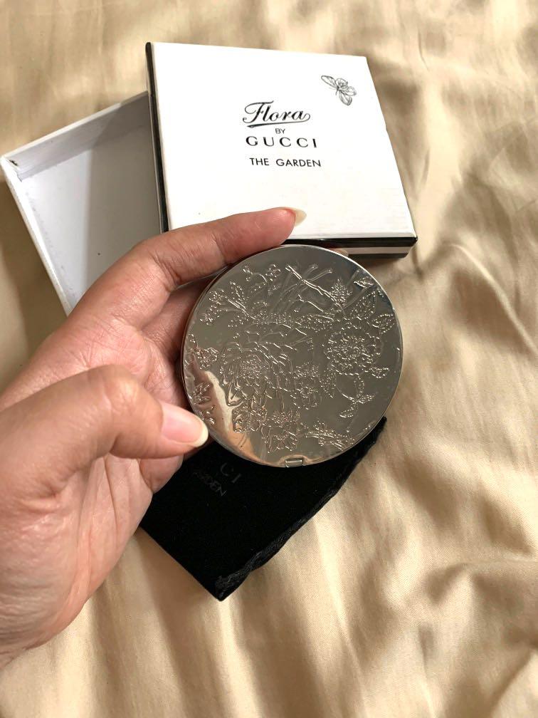 GUCCI Hand mirror, Women's Fashion, Jewelry & Organisers, Accessory ...
