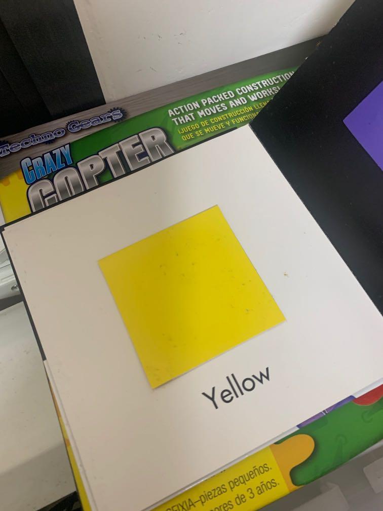 二手 color surprises a pop-up book, 書籍、休閒與玩具, 書本及雜誌, 童書、著色互動書在旋轉拍賣