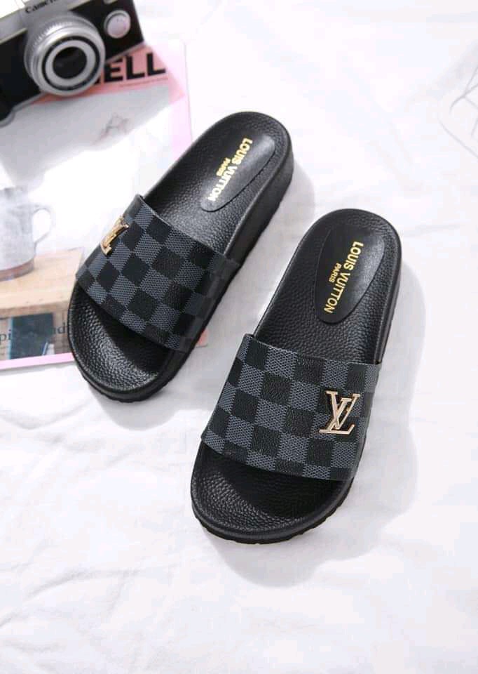 LV SLIDE AUTHENTIC, Women's Fashion, Footwear, Flats & Sandals on Carousell