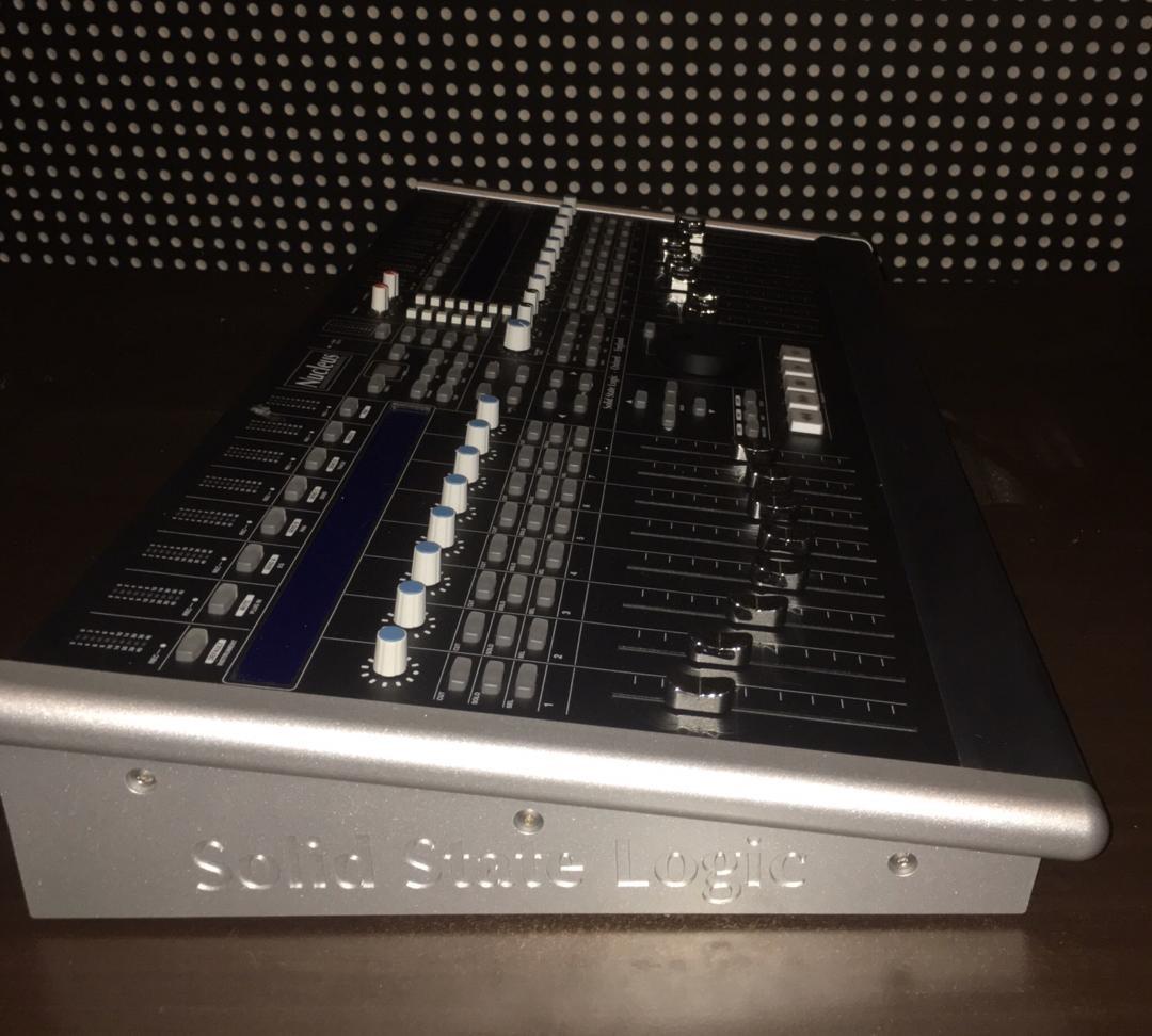 Solid State Logic (SSL) Nucleus (DAW Controller & Audio Interface ...