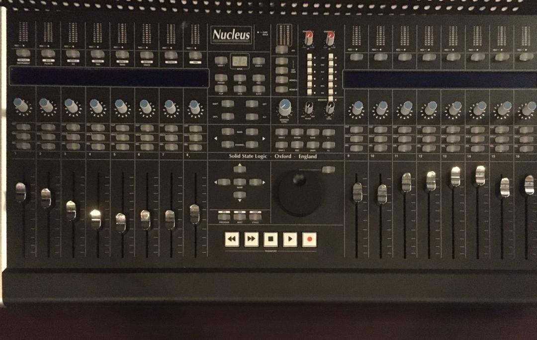 Solid State Logic (SSL) Nucleus (DAW Controller & Audio Interface ...