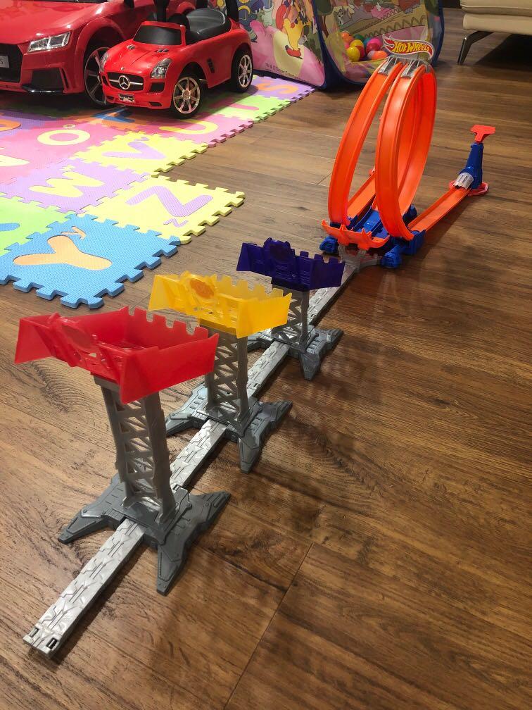 HOT WHEELS DOUBLE BARREL TRACK, Hobbies & Toys, Toys & Games on Carousell