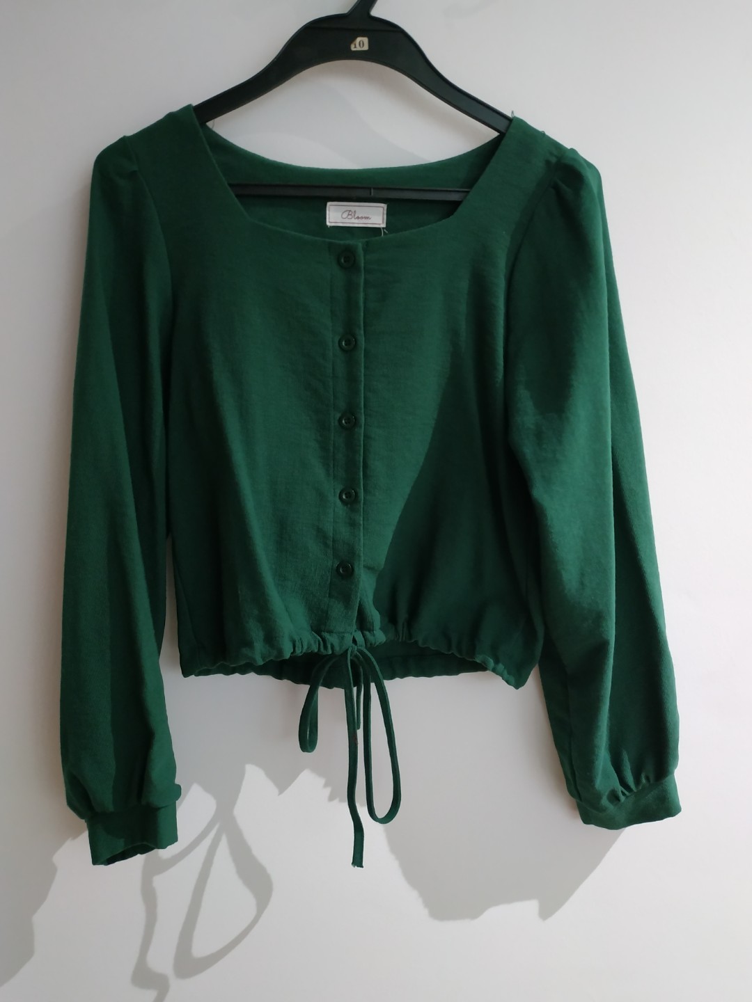 Green Crop Top, Women's Fashion, Tops, Sleeveless on Carousell