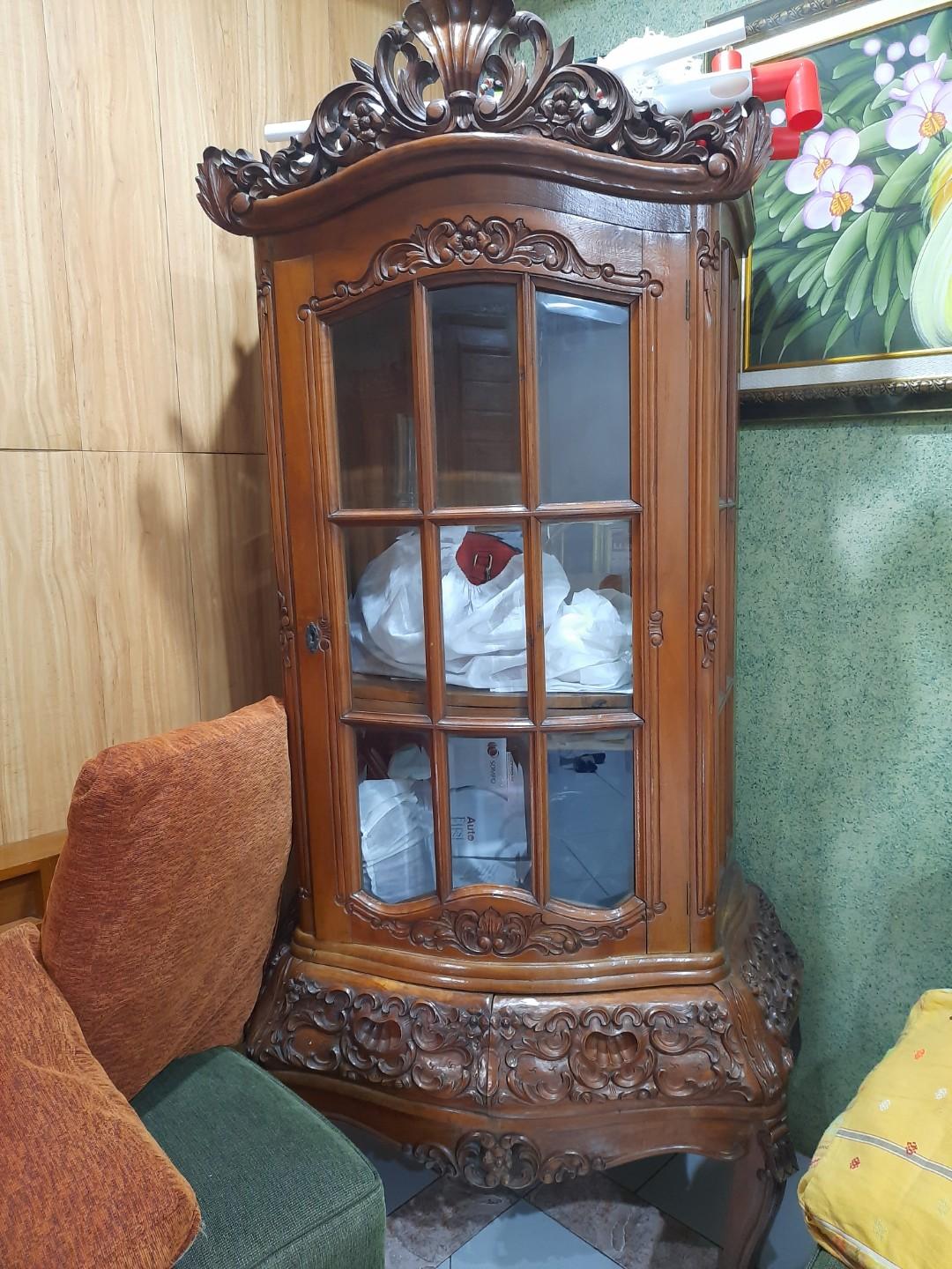 Lemari pajang kayu jati, Perabotan Rumah di Carousell