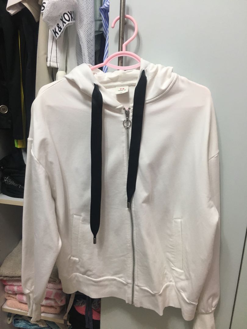 Yishion White Jacket, Men's Fashion, Coats, Jackets and Outerwear on Carousell