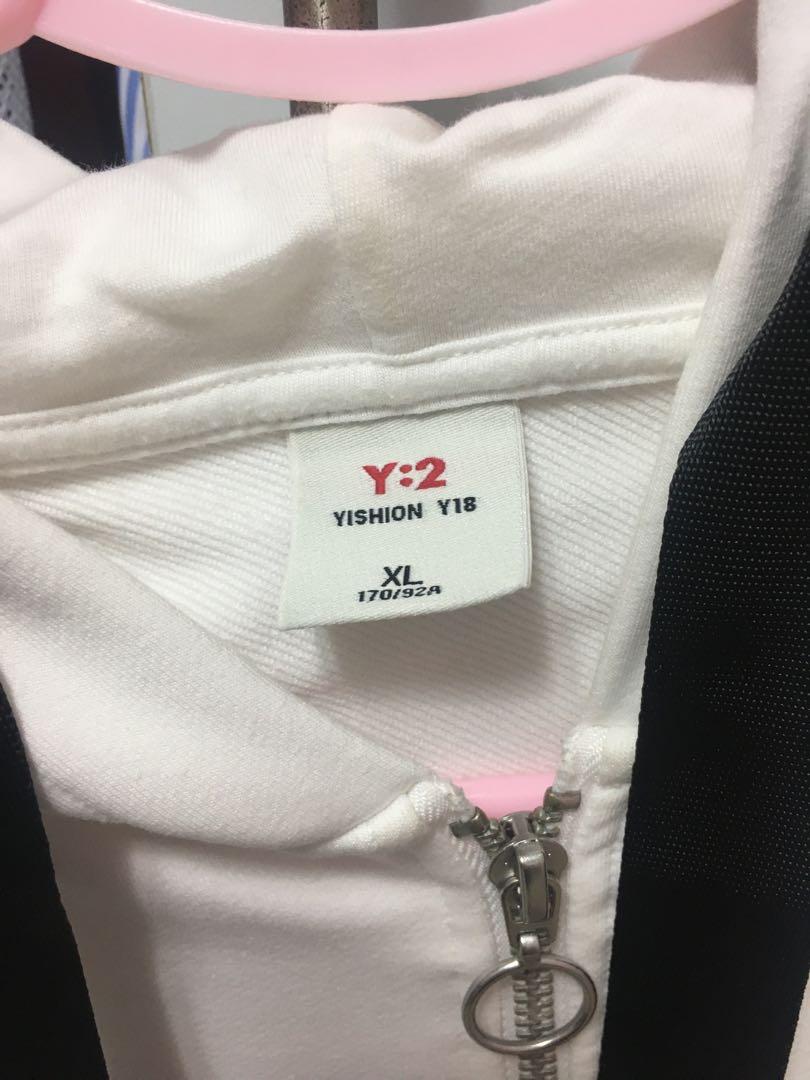 Yishion White Jacket, Men's Fashion, Coats, Jackets and Outerwear on Carousell