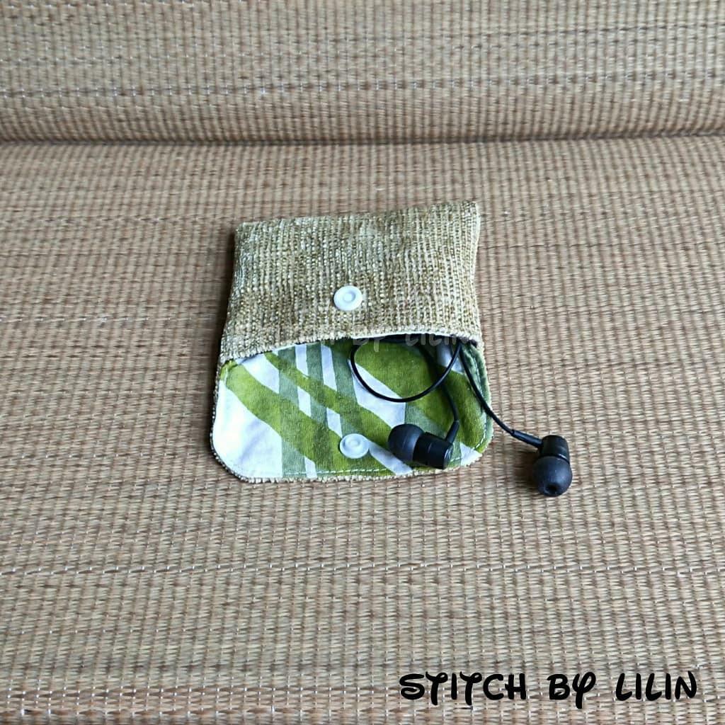 Airpods/bluetooth earpods pouch fabric, Audio, Earphones on Carousell