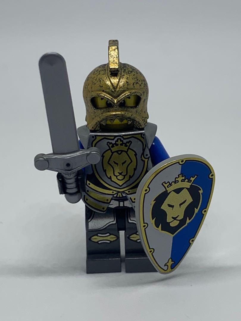 LEGO Minifig Authentic Blue Knight w battered Gold Helmet & Shield ...