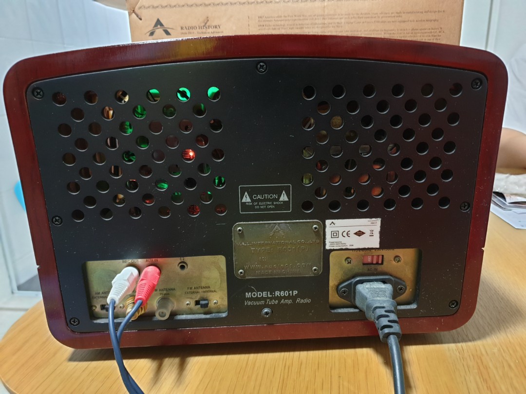 Retro Radio Jukebox with 3.5mm Aux in, Audio, Portable Audio ...