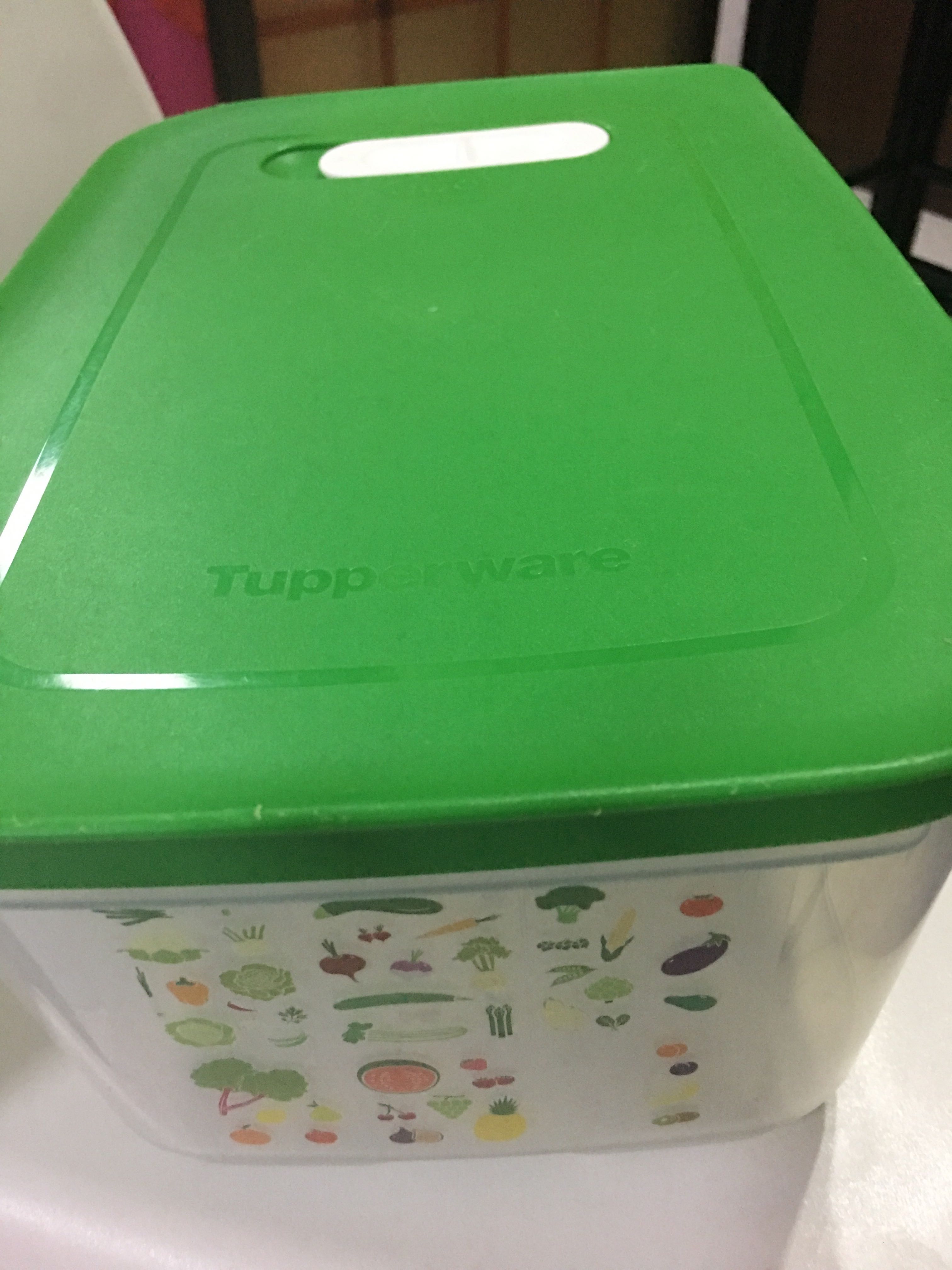 Tupperware Fridgesmart fruit vegetable medium deep Container ...