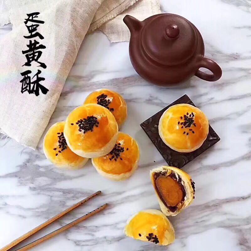 Chinese salted egg yolk crispy puff 蛋黄酥, Food & Drinks, Packaged ...