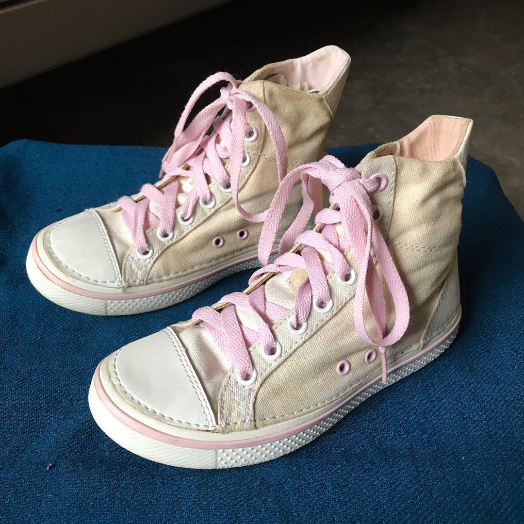Crocs high cut shoes, Women's Fashion, Footwear, Sneakers on Carousell