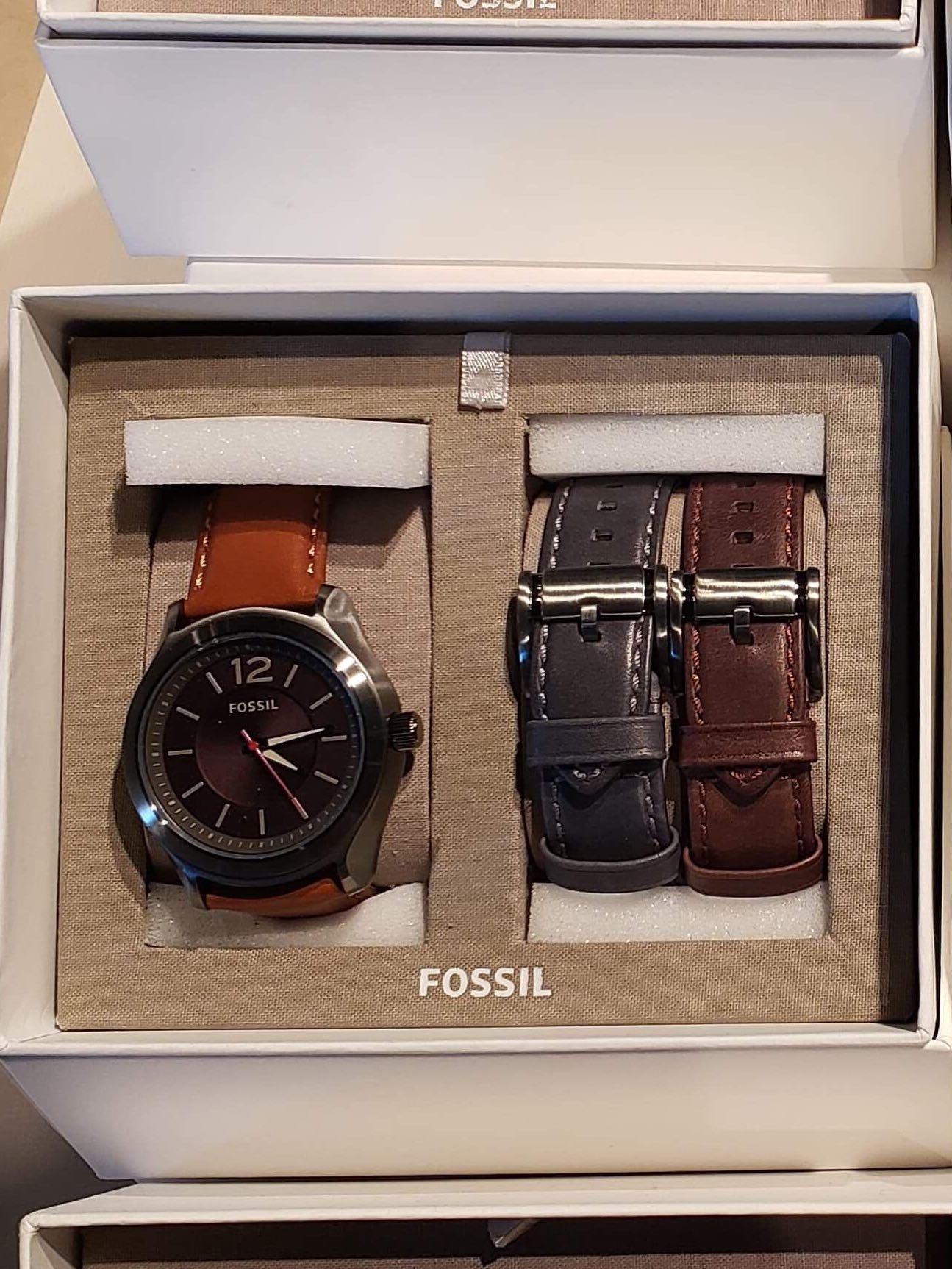 Brandnew FOSSIL Gift Set Watch, Luxury, Watches on Carousell