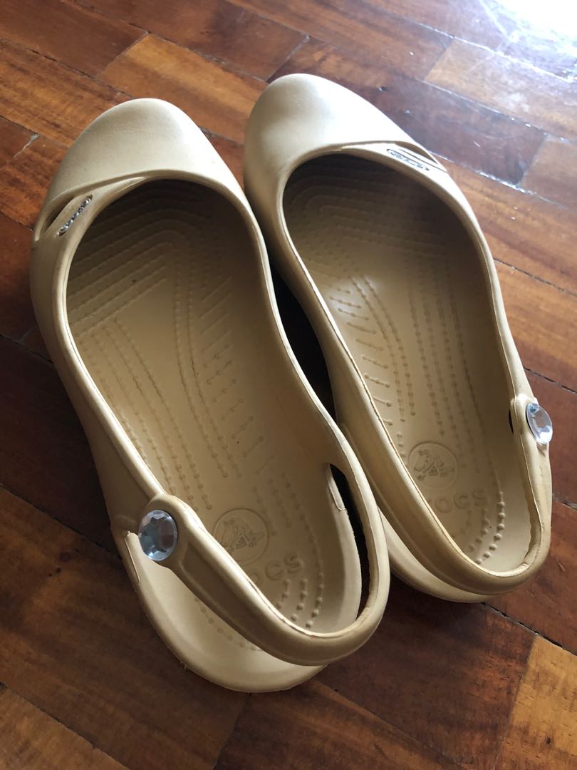 Authentic Crocs, Women's Fashion, Footwear, Flats & Sandals on Carousell