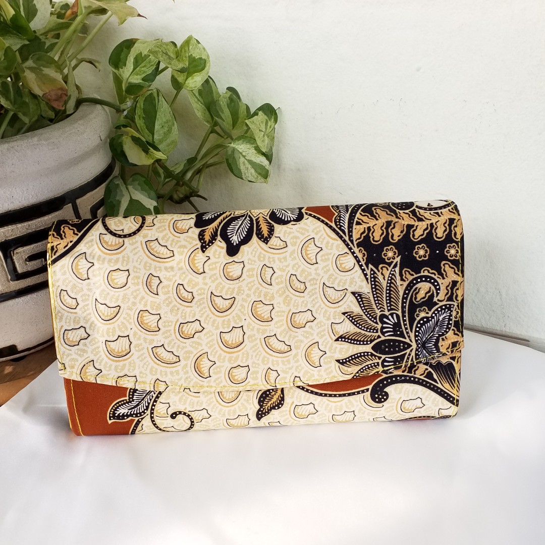 Batik Purse, Women's Fashion, Bags & Wallets, Purses & Pouches on Carousell