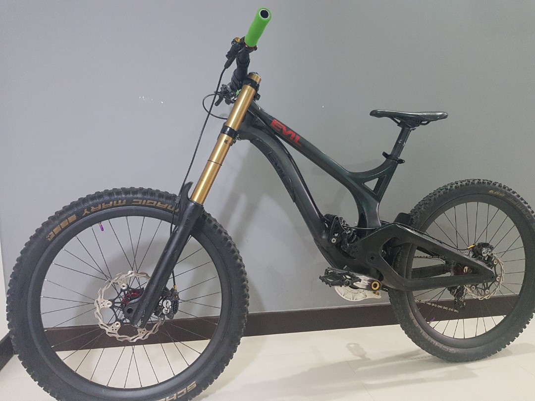 Evil undead Downhill bike 26", Sports Equipment, Bicycles & Parts ...