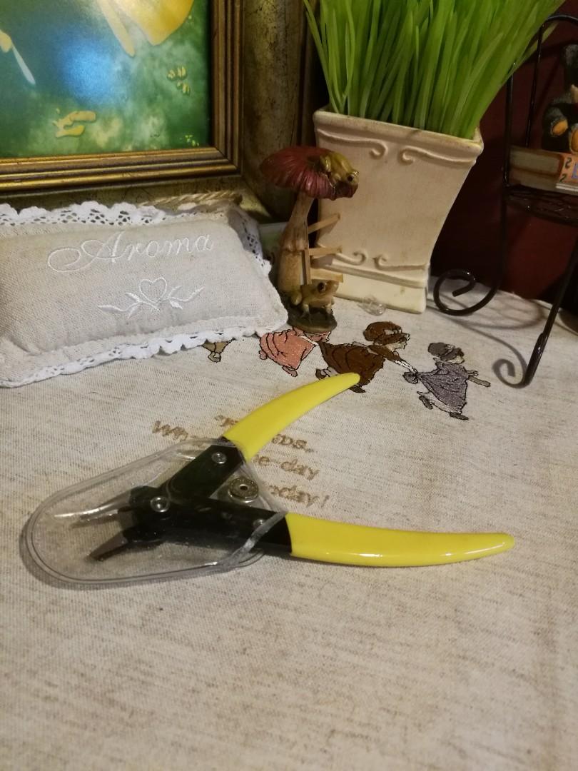 pick boy string cutter, Hobbies & Toys, Music & Media, Music ...