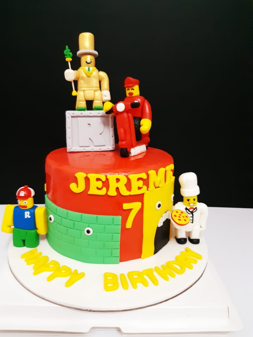 Roblox Cake, Food & Drinks, Homemade Bakes on Carousell