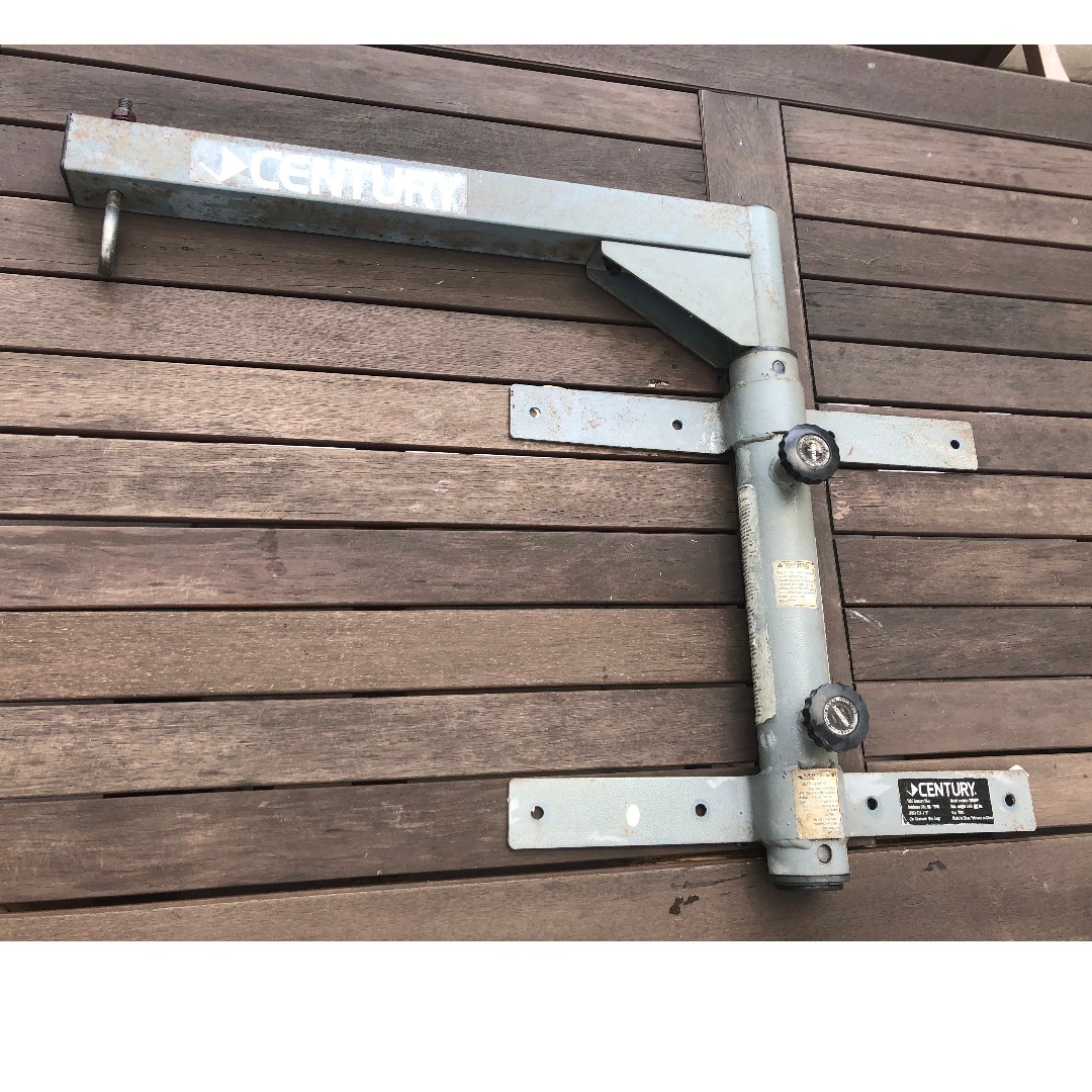 Century Wall Mounted Boxing MMA UFC Heavy Bag Swing Away Mount 100lbs ...