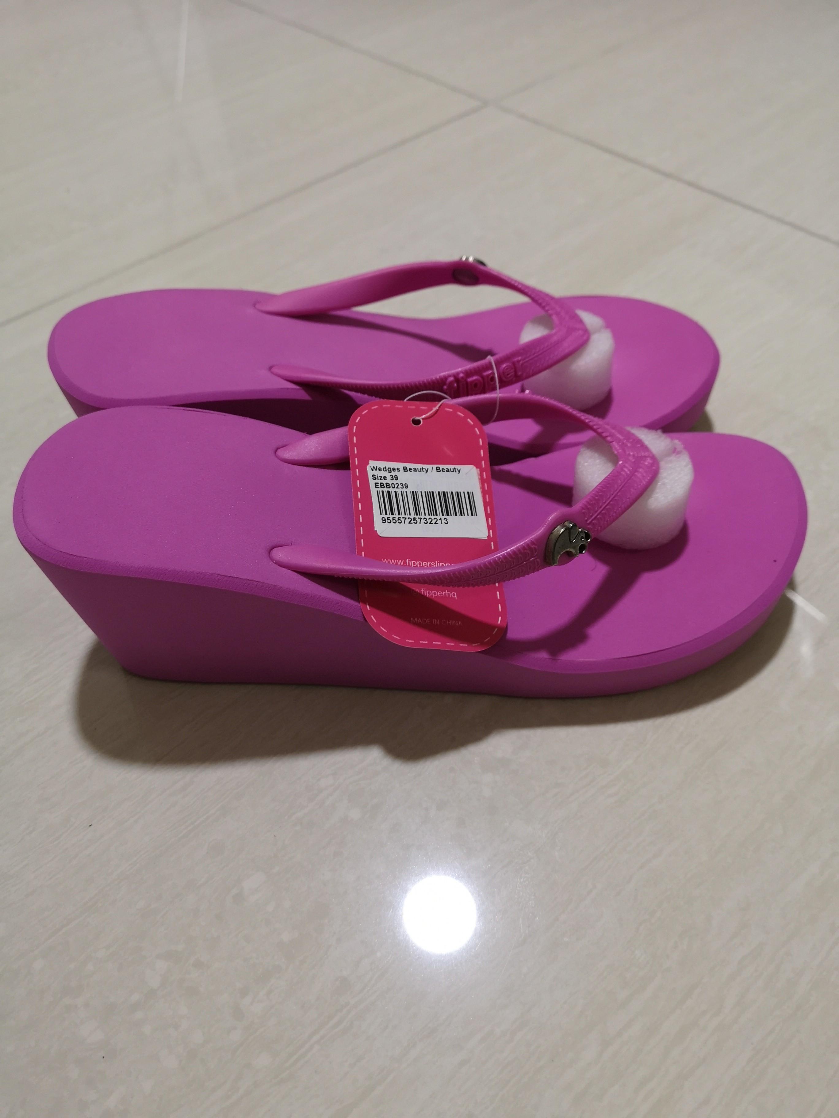 Flipper Wedges Slipper (Pink), Women's Fashion, Footwear, Flipflops and ...