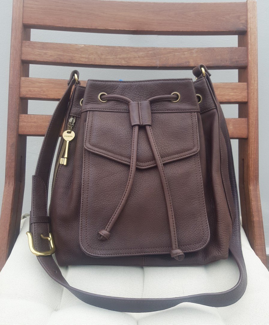 [Reserved] Fossil Bucket Bag in Brown Leather, Women's Fashion, Bags ...