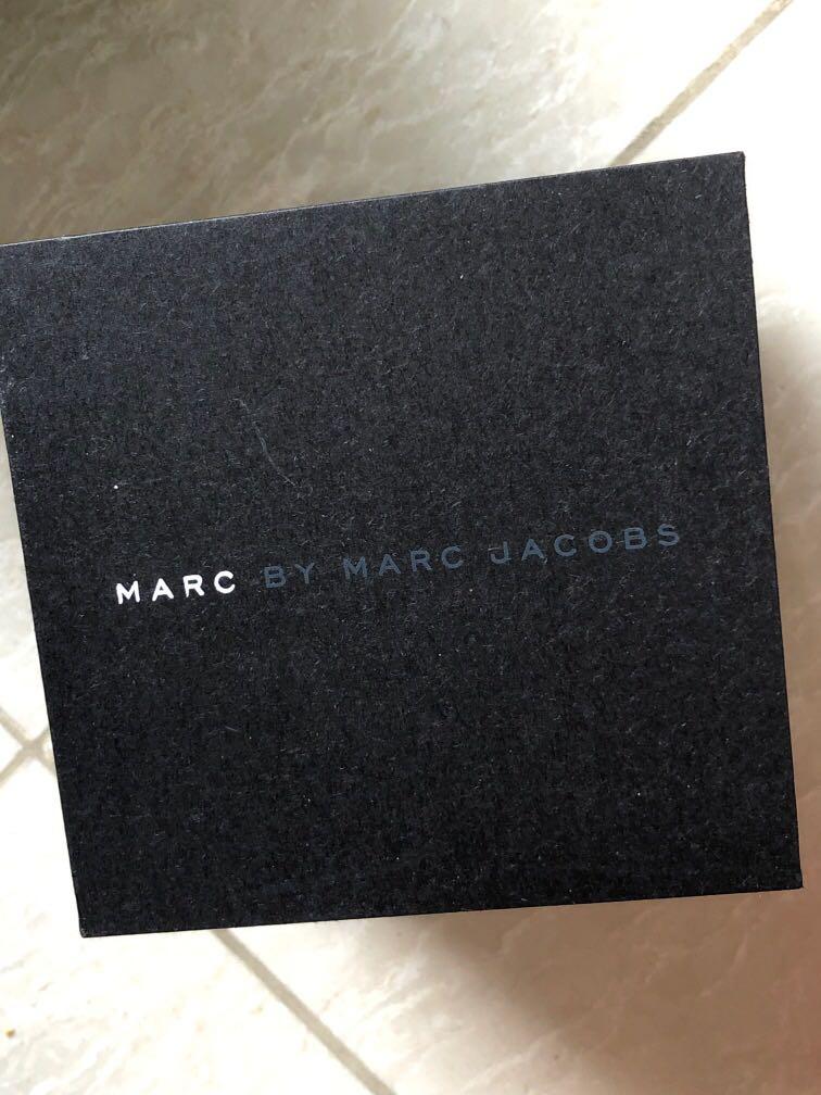 Marc Jacobs Watch box, Everything Else on Carousell