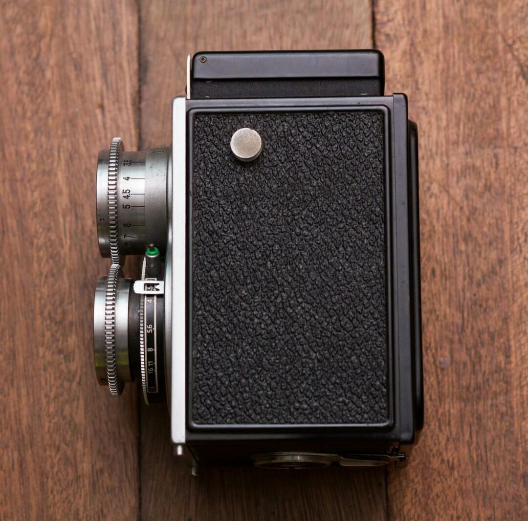 Ricohflex VII 6X6 TLR vintage film camera, Photography, Cameras on ...