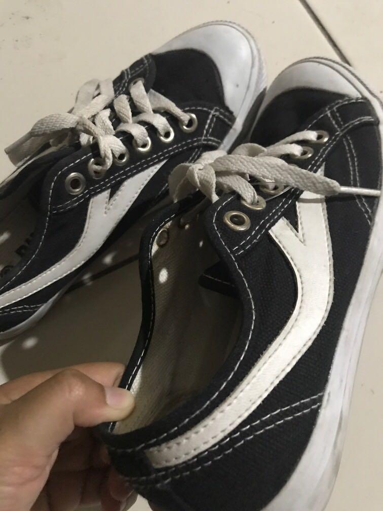 Sepatu Runner (Like Compass), Fesyen Wanita, Sepatu di Carousell