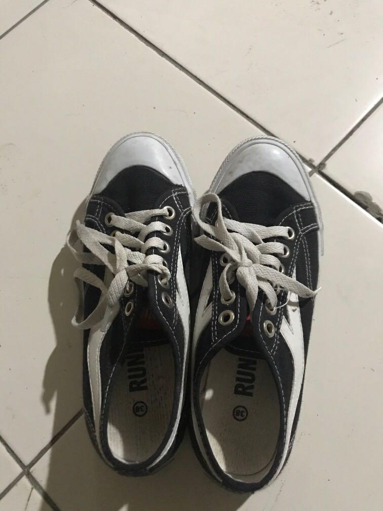 Sepatu Runner (Like Compass), Fesyen Wanita, Sepatu di Carousell