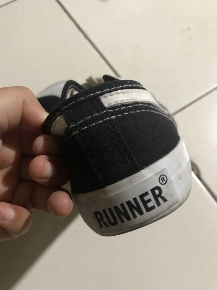Sepatu Runner (Like Compass), Fesyen Wanita, Sepatu di Carousell