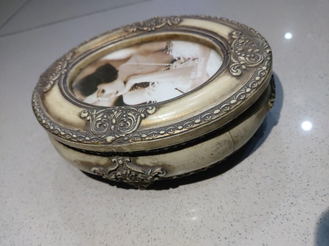 Box perhiasan/ pernik dan frame foto 2in 1 on Carousell