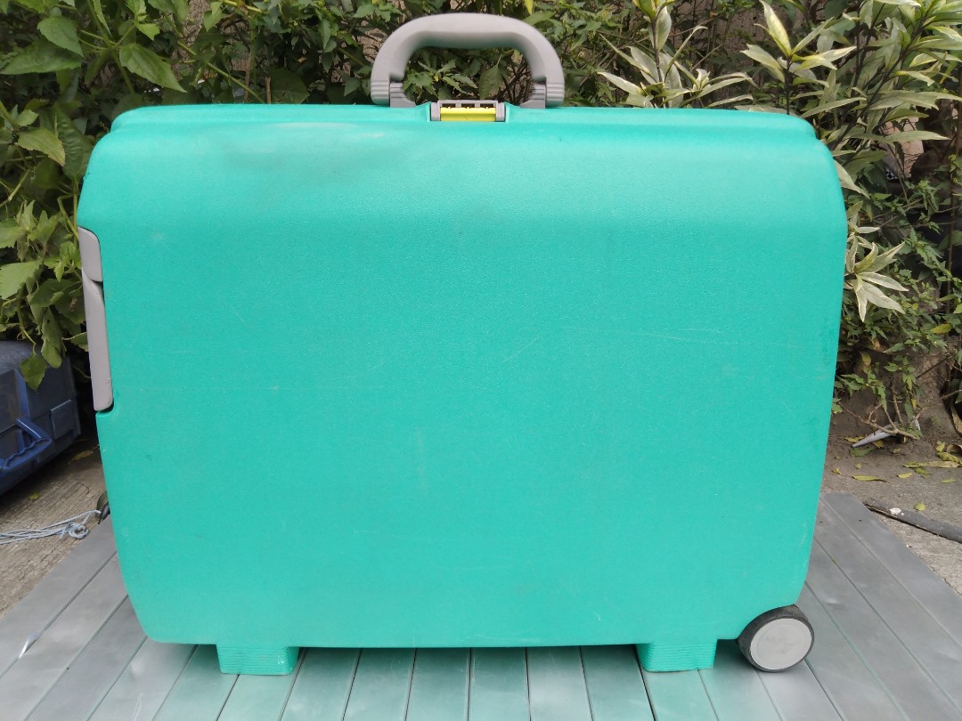Green Samsonite oyster luggage bag 2 wheels, Hobbies & Toys, Travel ...