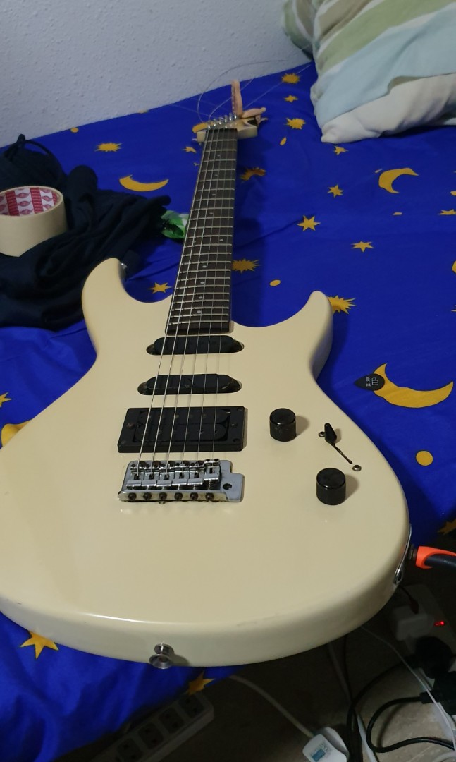Selling of aria pro 2 electronic guitar., Hobbies & Toys, Music & Media ...