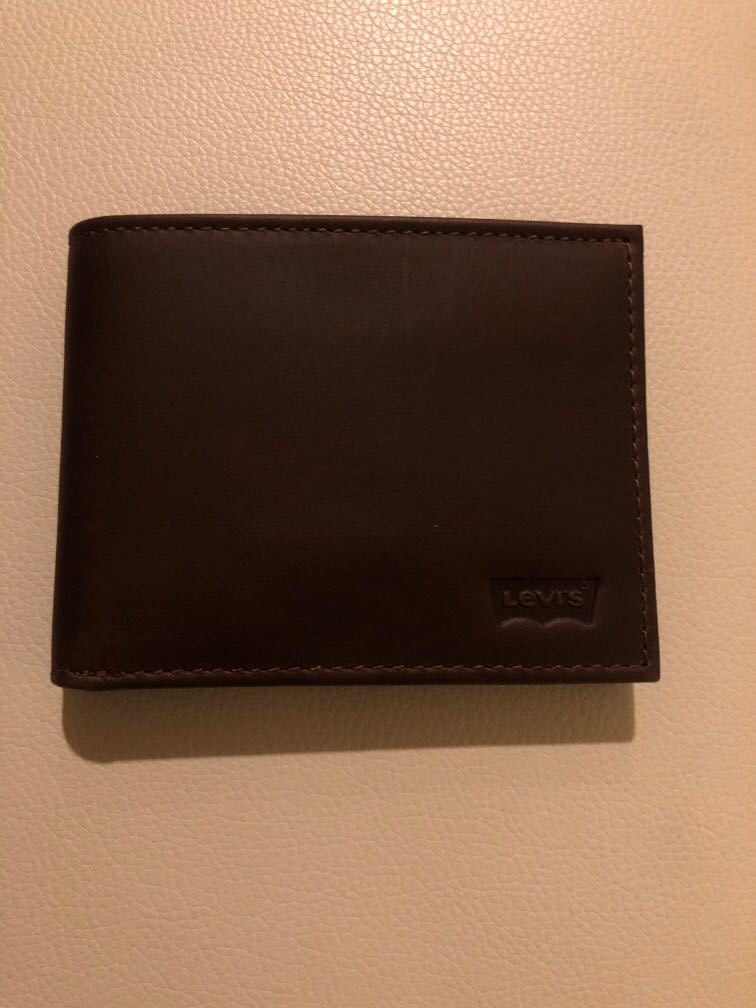 brand new Levis wallet with box, Men's Fashion, Watches & Accessories ...