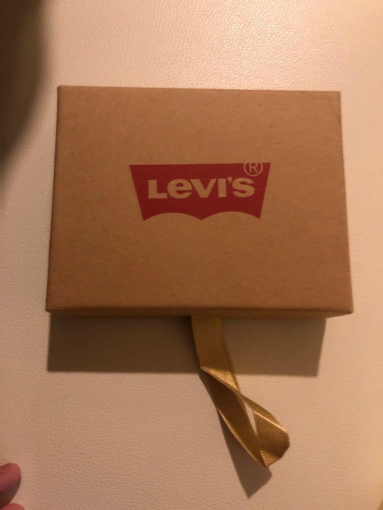 brand new Levis wallet with box, Men's Fashion, Watches & Accessories ...