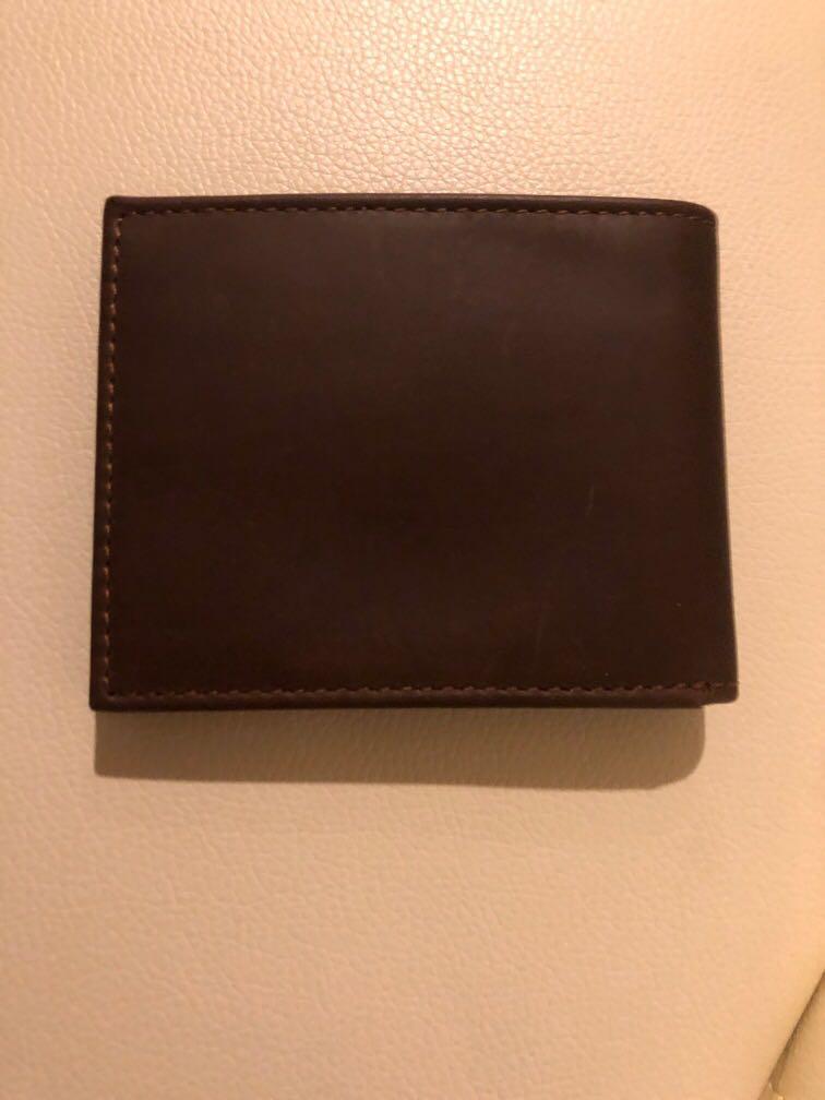 brand new Levis wallet with box, Men's Fashion, Watches & Accessories ...