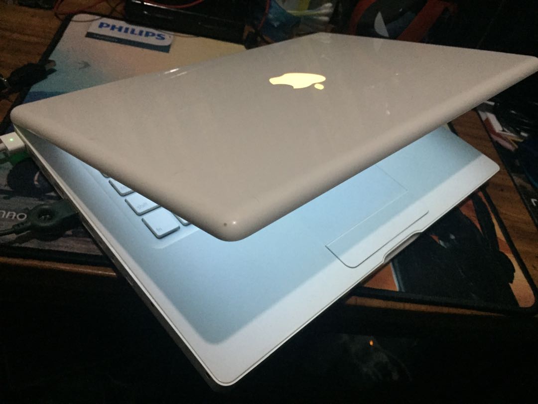 MacBook 2006 13” White, Computers & Tech, Laptops & Notebooks on Carousell